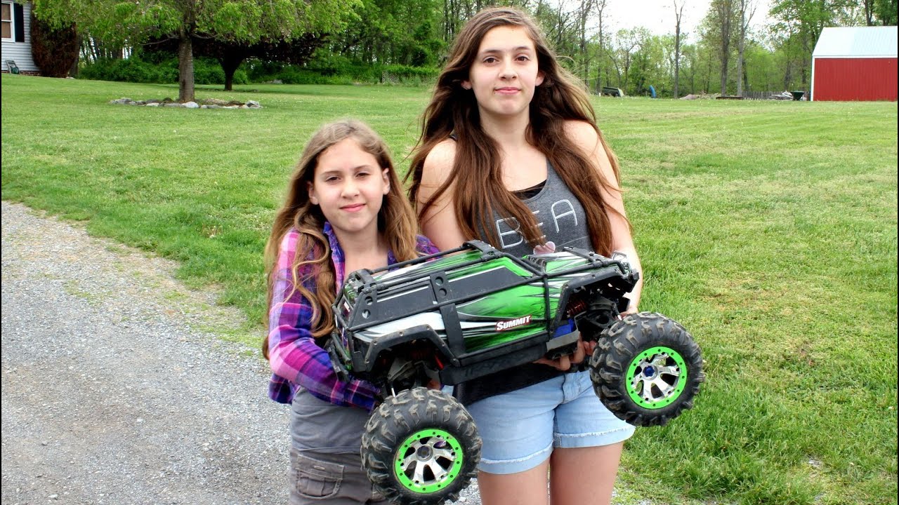 My Daugters Run The Traxxas Summit For The First Time - YouTube