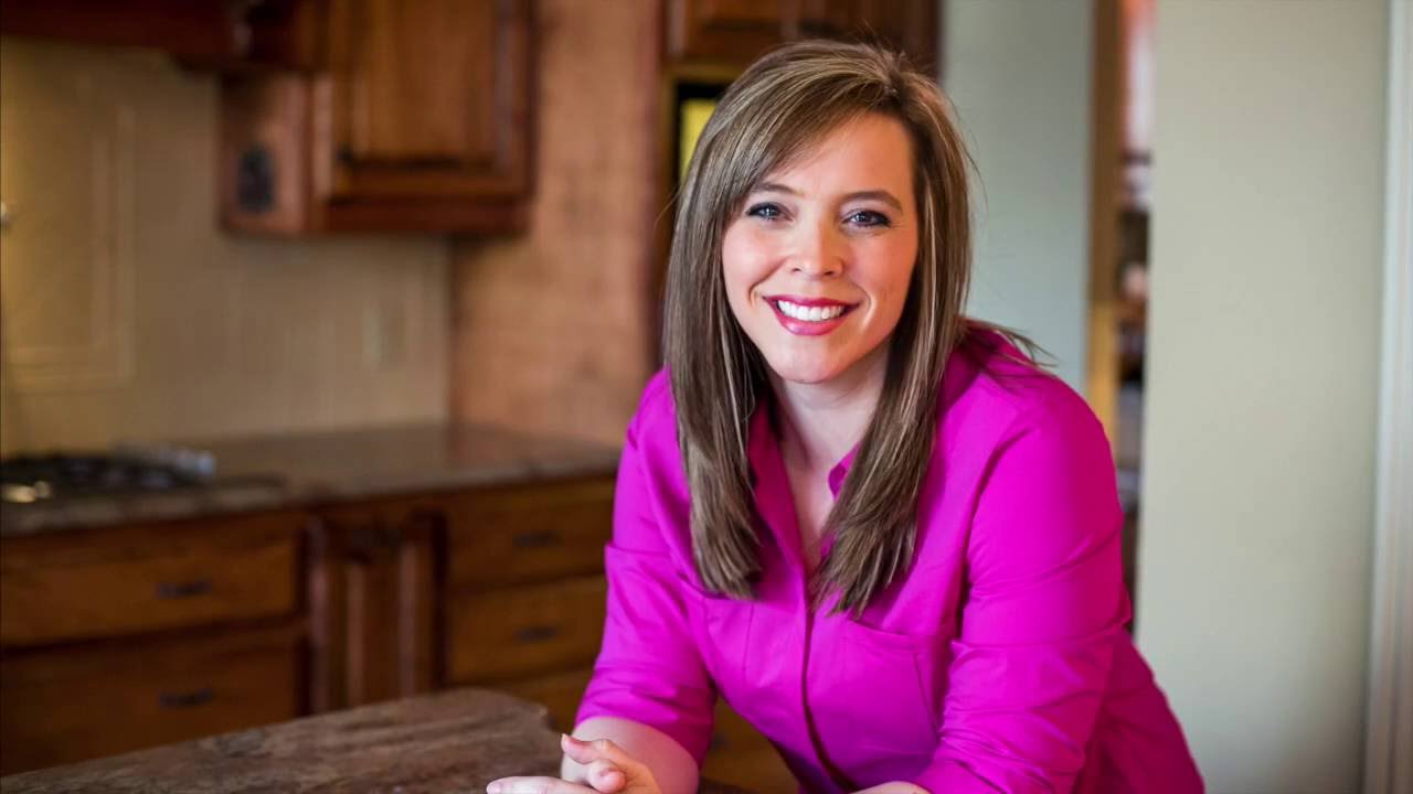 Beth Wray | On Camera and Voice Over | Sizzle Reel - YouTube