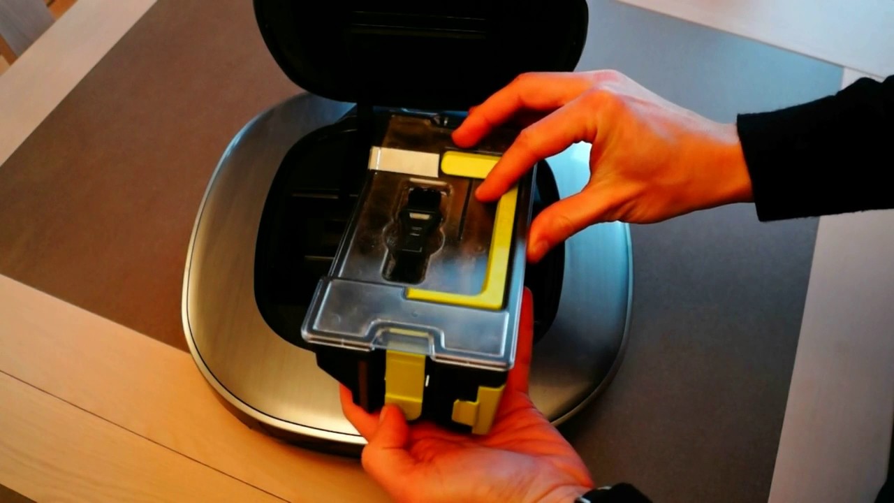 Hom-Bot Square Turbo + : Bac à poussière / Bin - YouTube