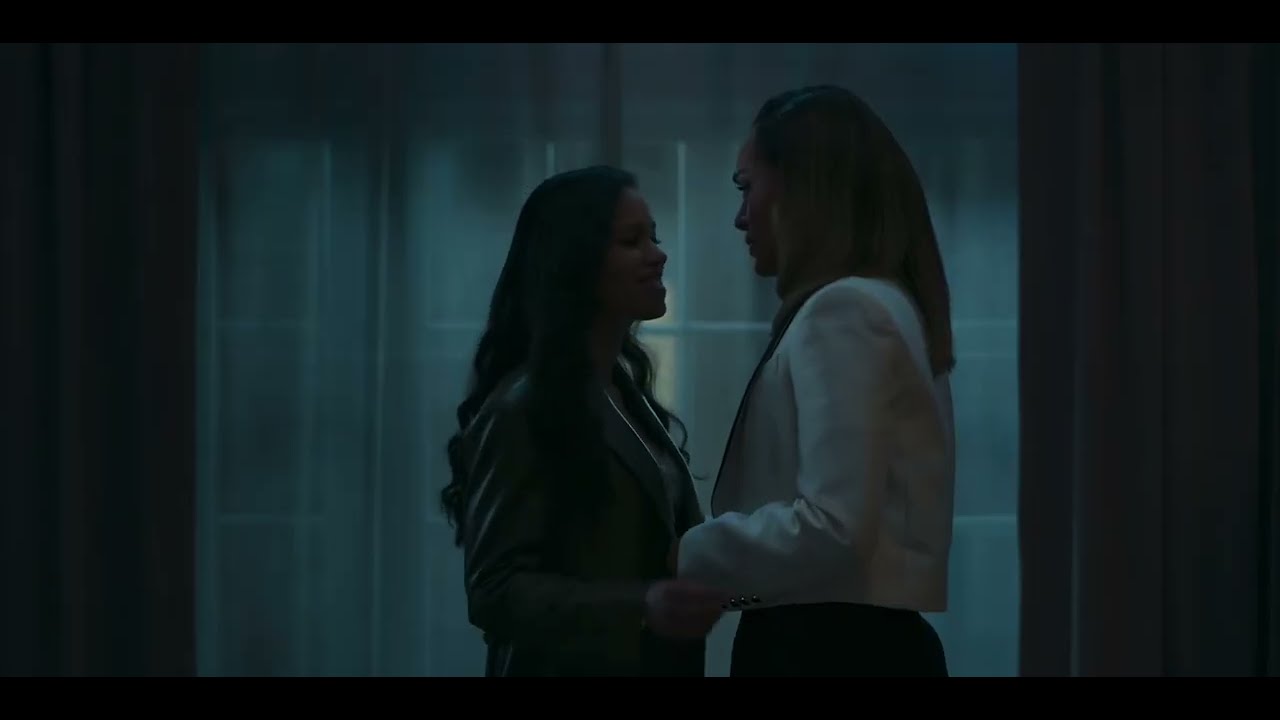 Harlem Season 2: Quinn and Isabela Kiss - YouTube