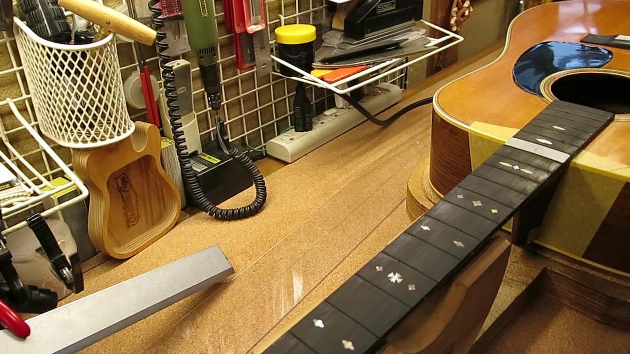 Checking neck angle and straightness for neck reset on Martin HD-28 ...