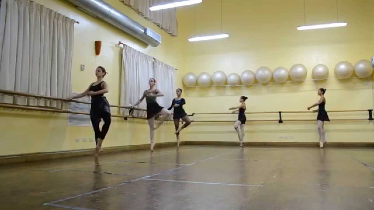 Clase en Ballet Studio Doris Infante - YouTube