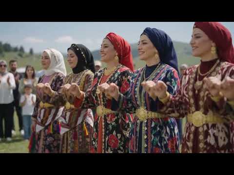 Düğünde  kadınlar halay oynuyorlar  #halay #halaybasi #şefo #kurdish #kurtce #düğün #gelin #batman