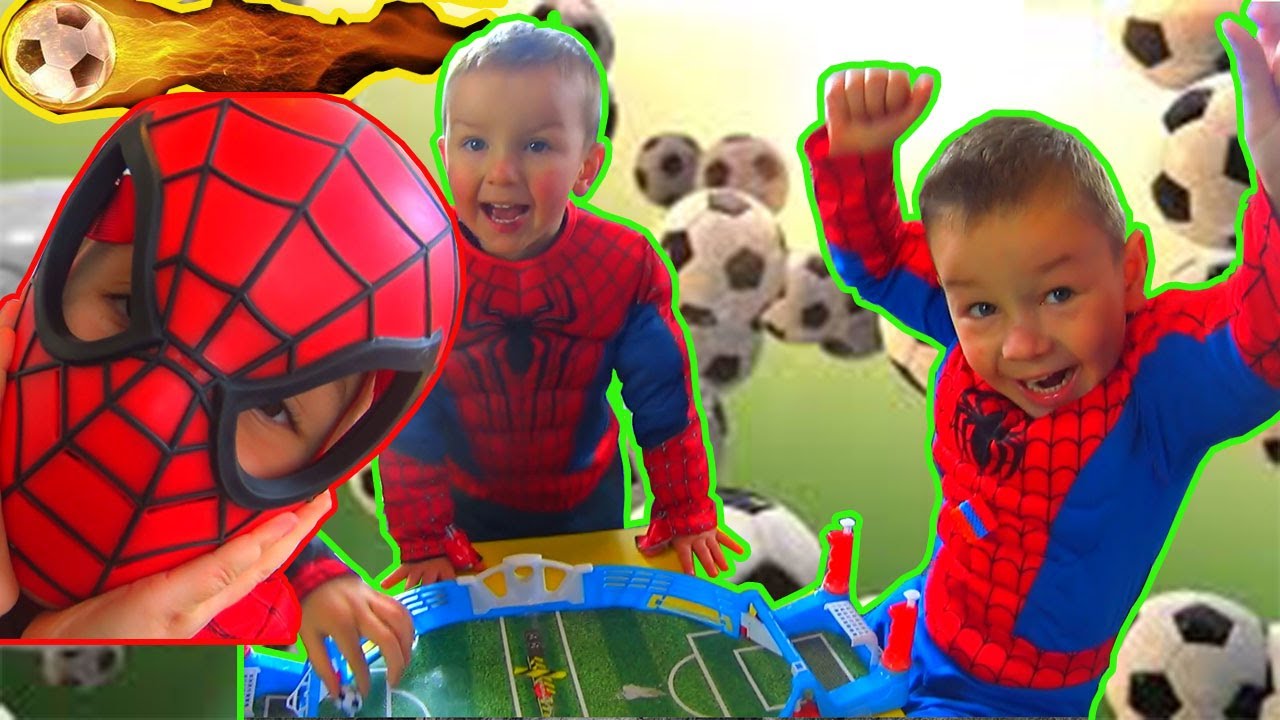 Spider-Man Spiderman gioca a CALCIO ⚽ Spiderman plays FOOTBALL ⚡ ...