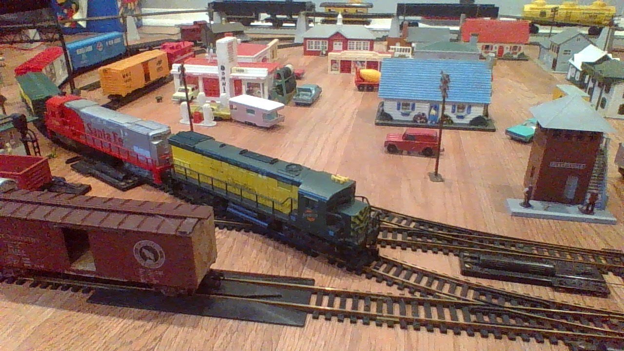 Running Ho scale trains live with Grand Trunk Western 6039 U-1c - YouTube