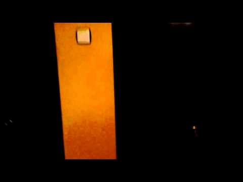 Vecinos ruidosos a la media noche.