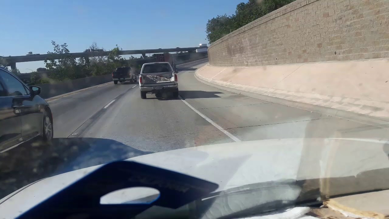 Rock hits windshield 605 south - YouTube