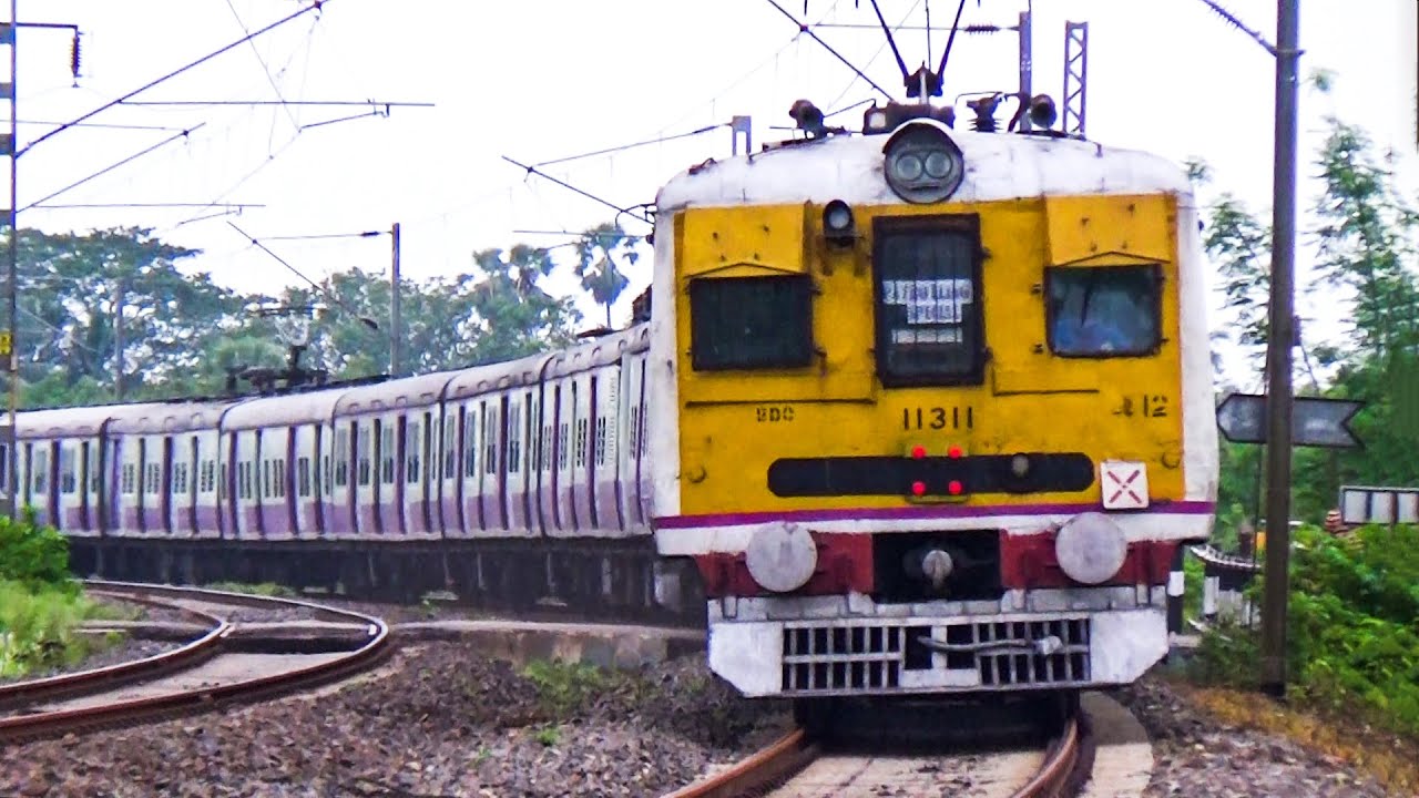 Continuous honking | High Speed Electric Multiple Unit trains on a huge ...