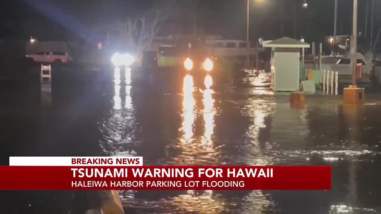 Haleiwa Harbor sees flooding due to tsunami wave - YouTube