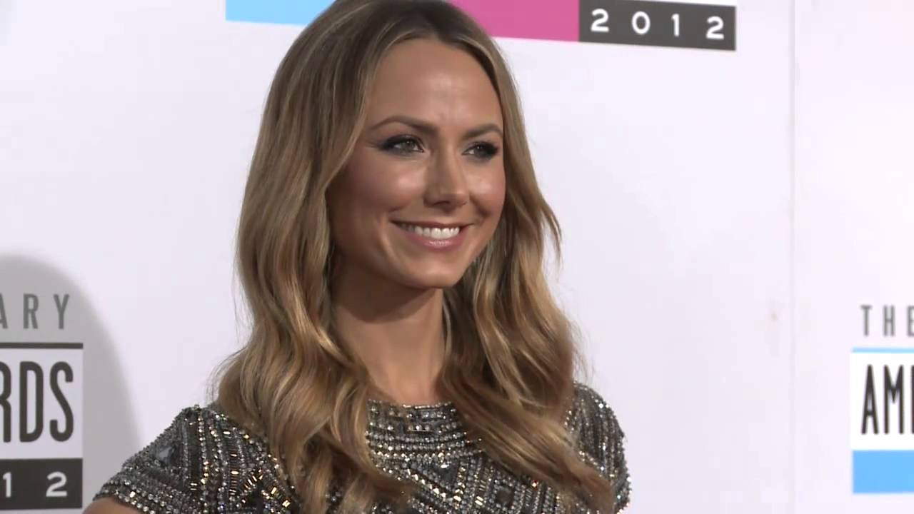 Stacy Keibler Red Carpet Fashion AMAs 2012 - YouTube