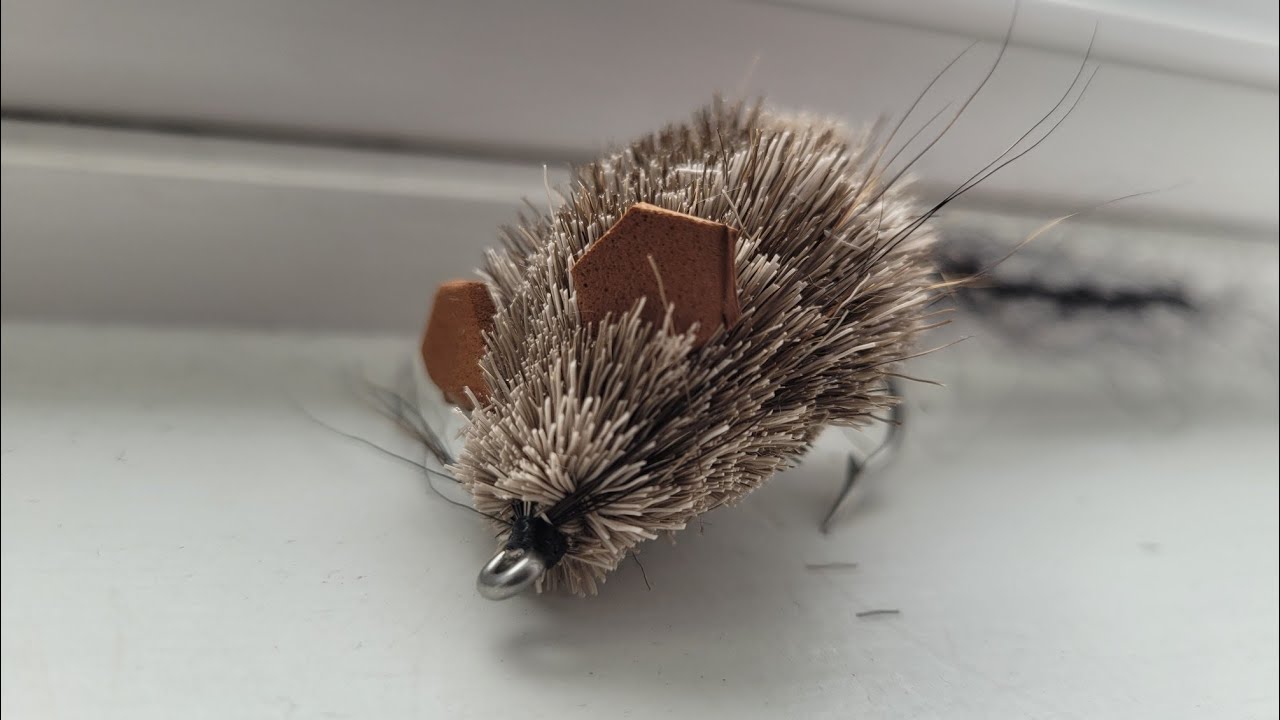 DEER HAIR MOUSE FLY!!! Big Fish Fly Pattern - YouTube