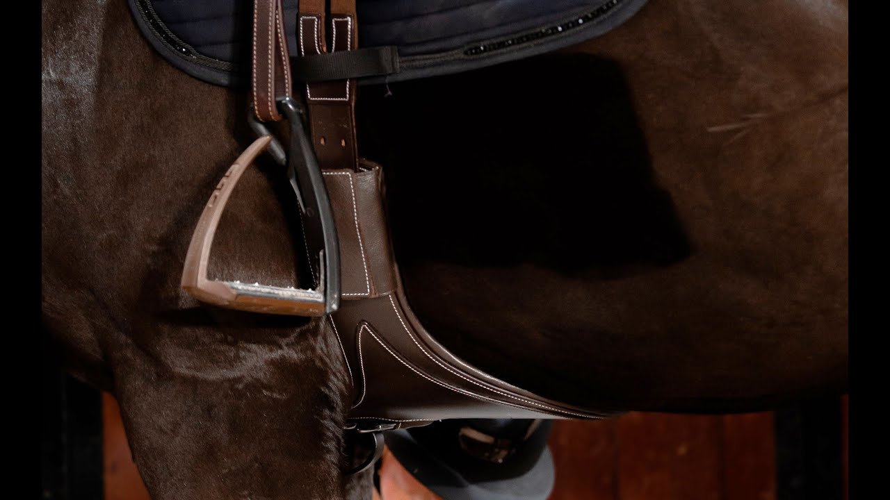 Lumiere adjustable stud girth - YouTube