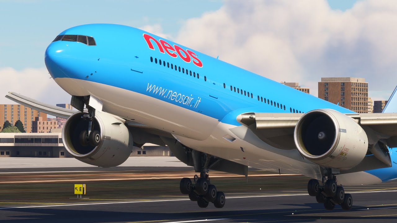 Best Pilot Skill When Landing Boeing 777 Landing At Turki Airport ...