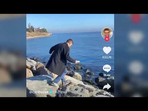 CZN BURAK DENİZE DÜŞÜYOR