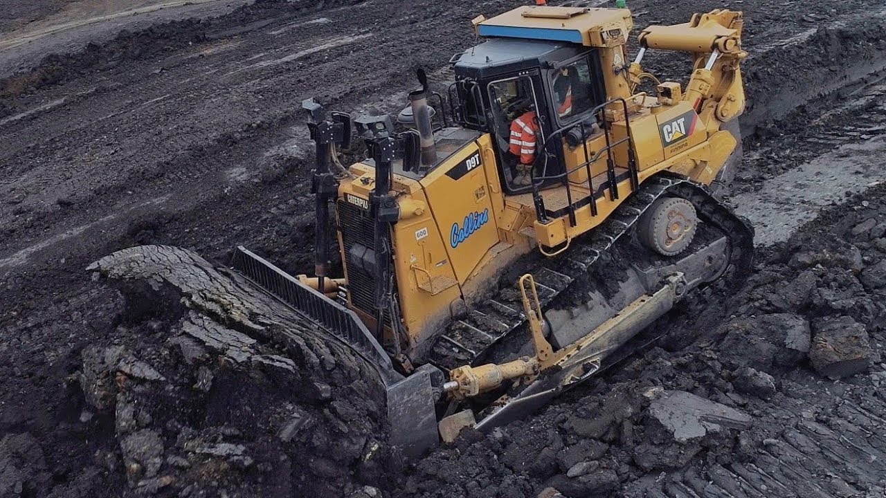 Cat D9T Dozer Bulk Pushing Downhill - YouTube