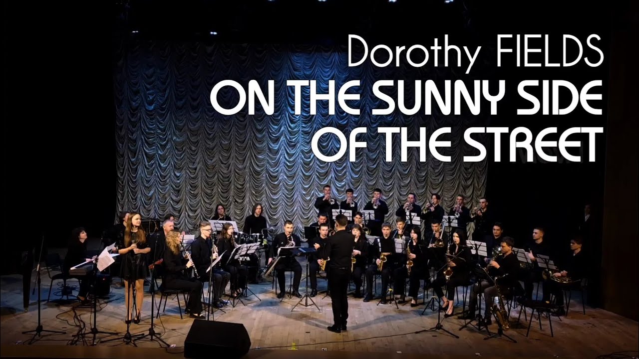 Dorothy Fields On the sunny side of the street - YouTube