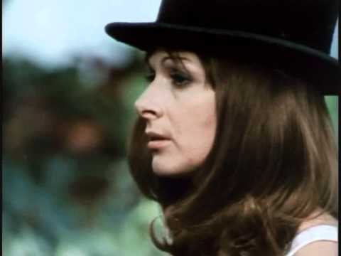elpida - to koritsi kai to alogo (1973) - YouTube