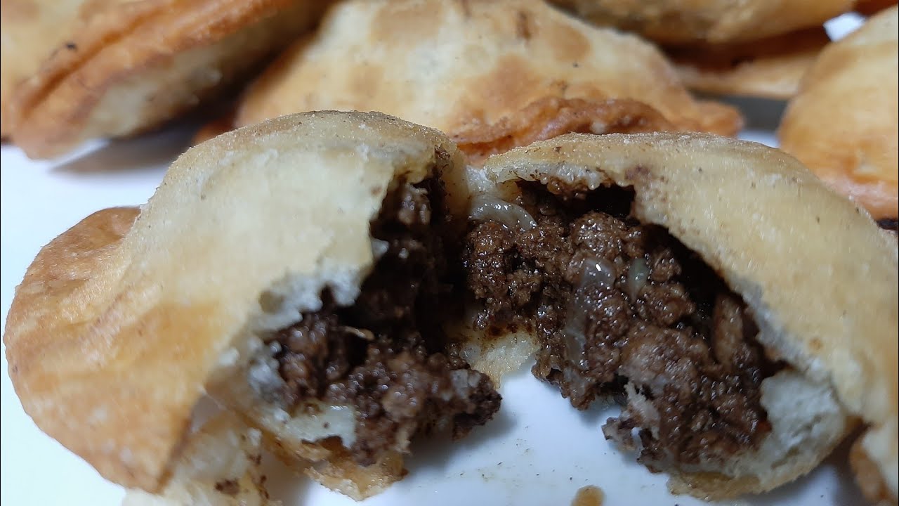 how to make crunchy and juicy sambusak - YouTube