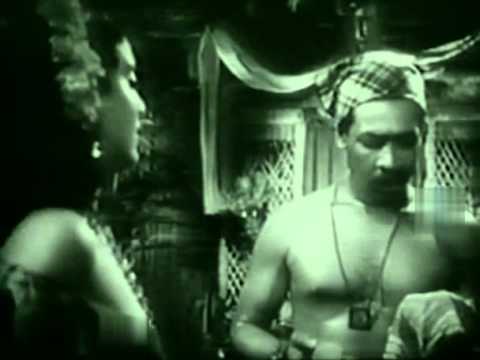 La balandra Isabel llegó esta tarde (1950) [Subs: English, Español]