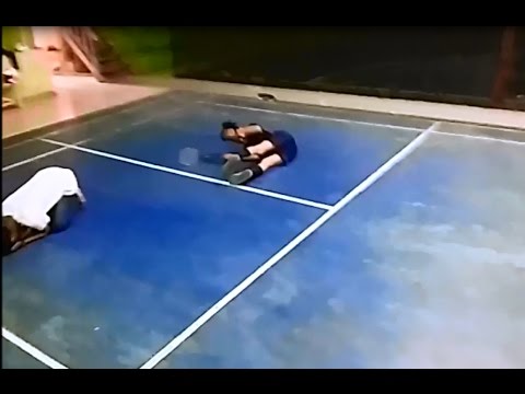 Smash on head | Epic badminton fail - YouTube