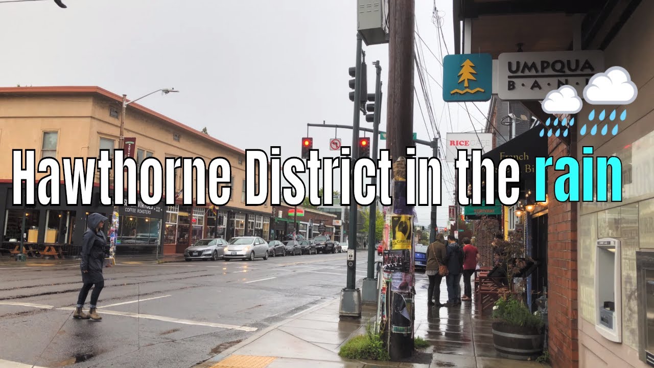Walking in the Rain, Hawthorne District in Portland, OR 2019 ...