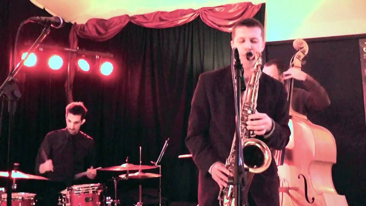 Mark Crooks and The Chris Ingham Trio - 'I'll remember April' - YouTube