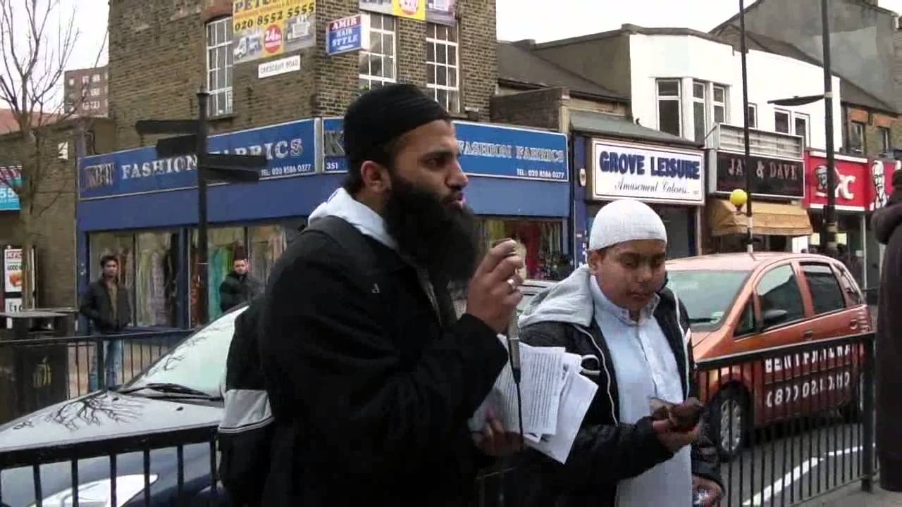 Dawah in UK : Islam Is The Answer - YouTube