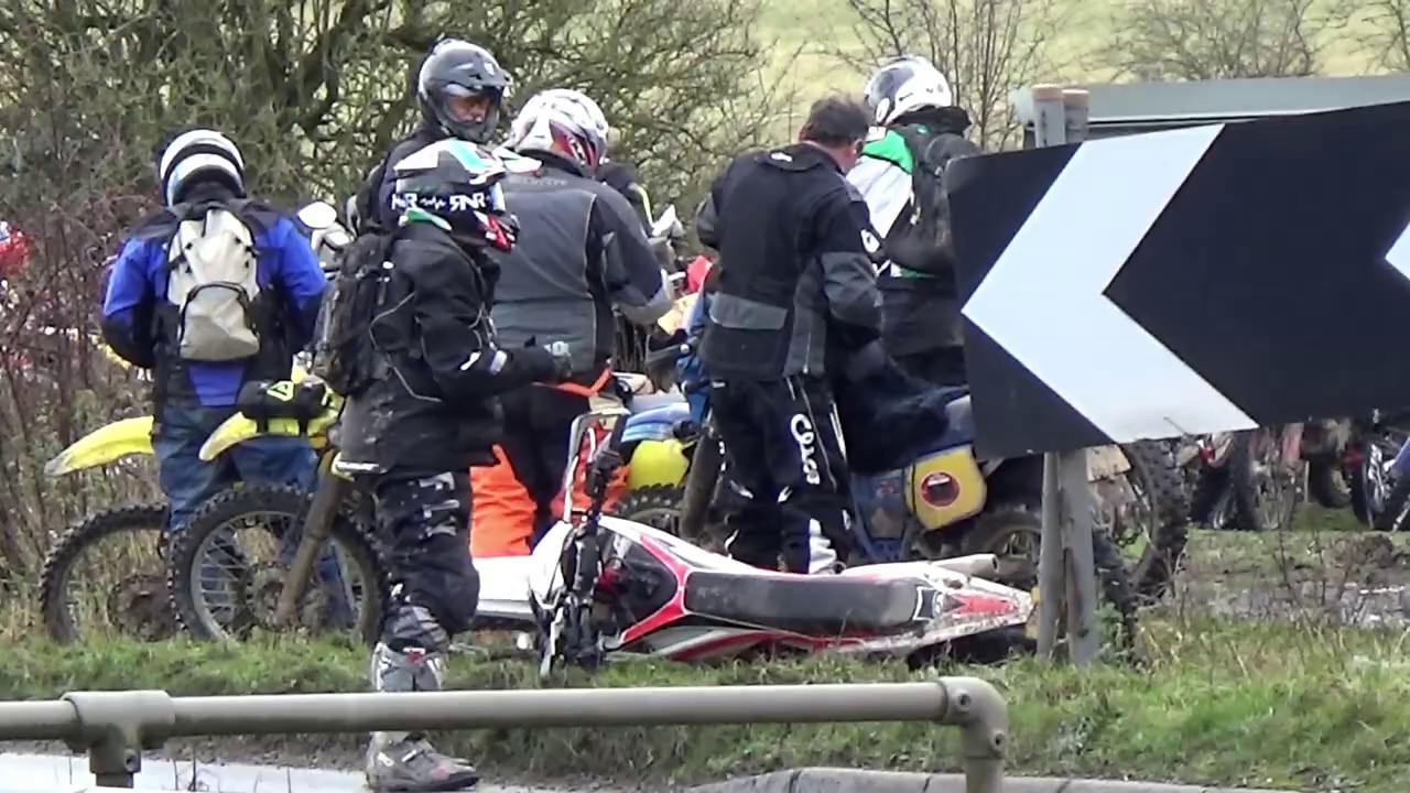Motorcyclist Falling Off - YouTube