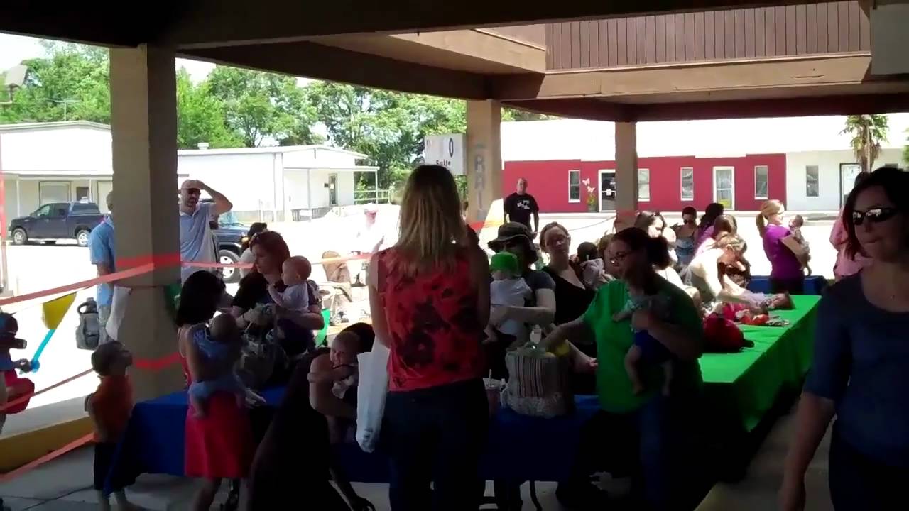 eLeMeNO-Pee Great Cloth Diaper Change 2011 - YouTube