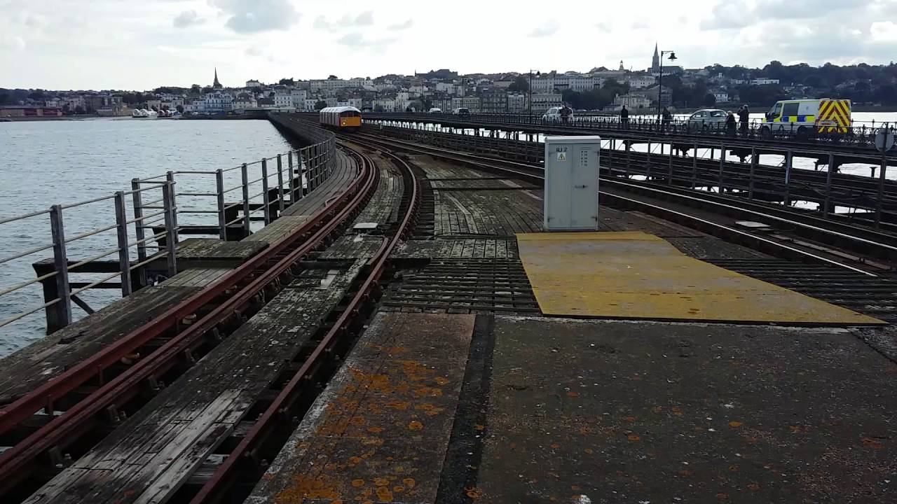 Island Line class 486 arrives in Ryde Pier Head 8 October - YouTube