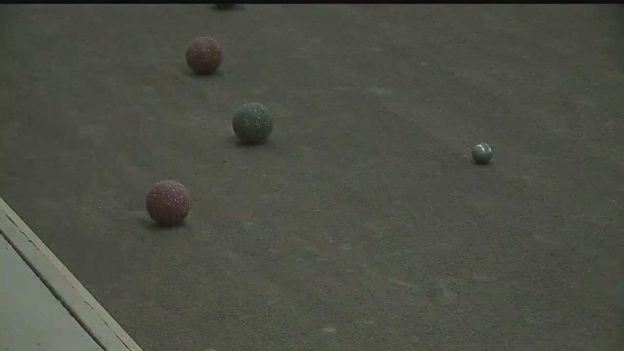 Struthers league teaches kids to play bocce - YouTube