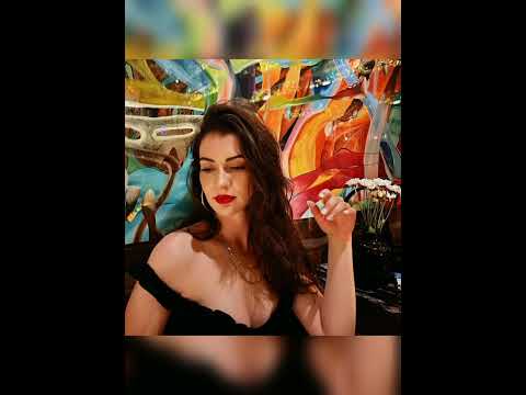 Burcu Özberk köpeyi ile dans ettı.