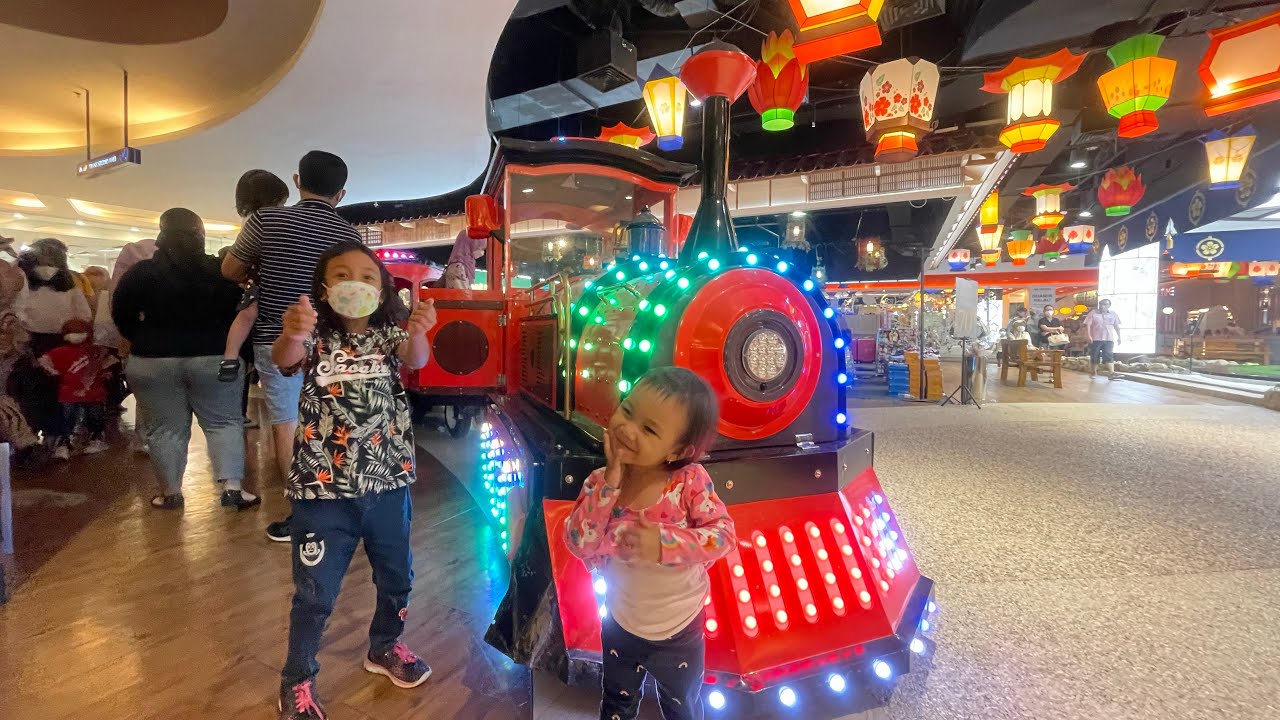 Naik Kereta Api di Mall || Keliling Mall Naik Odong Odong Kereta Api ...
