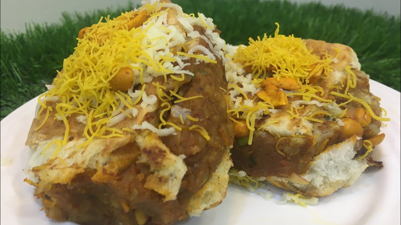 Spiciest Dabeli Recipe / Spicy Cheese Dabeli / Monsoon Special - YouTube