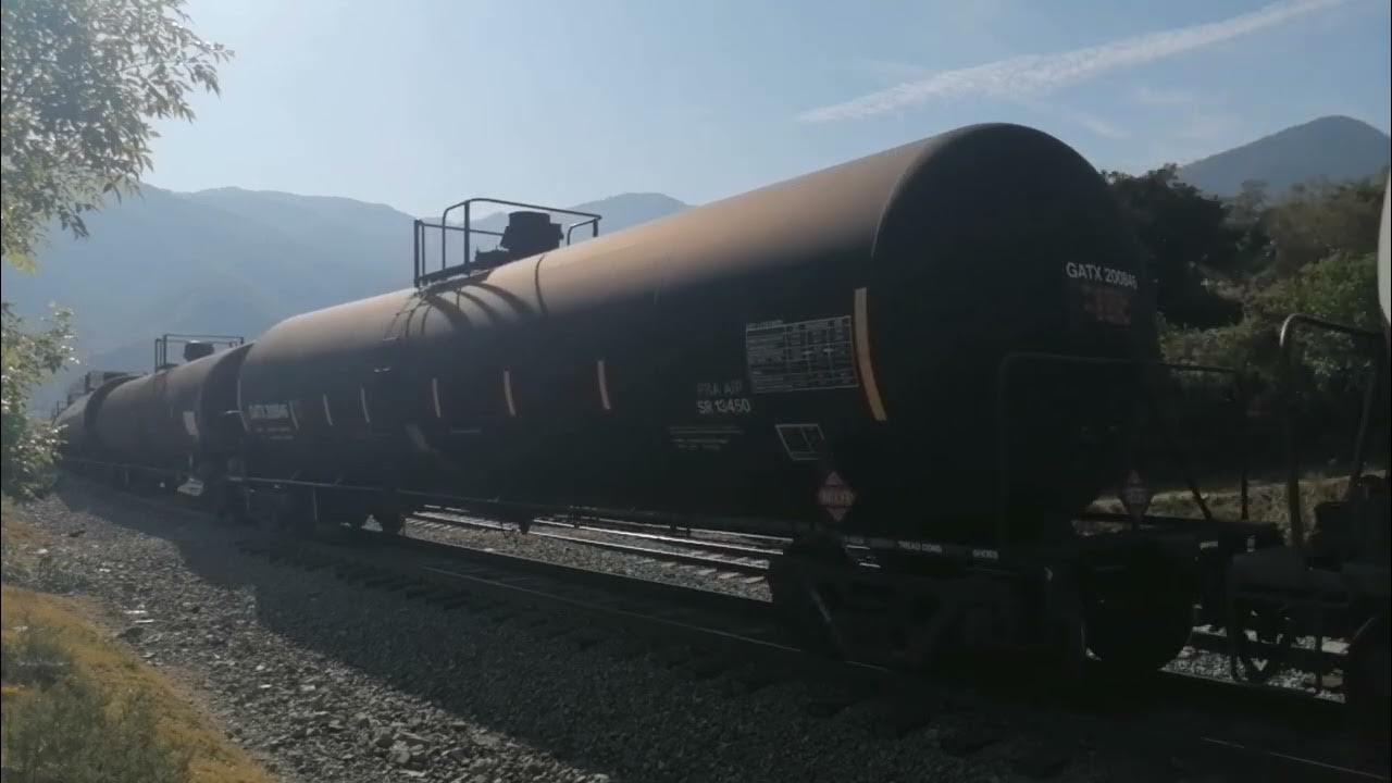 Encuentro de trenes en el escape de Acultzingo, FXE 4602 vs FSRR 4545. - YouTube