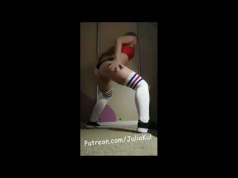 julia kul twerk in socks