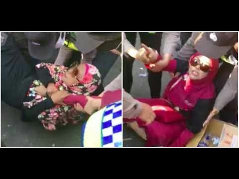 viral, emak emak di paksa buka baju