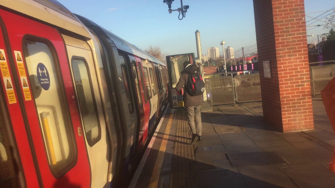 District line departing at West Ham - YouTube