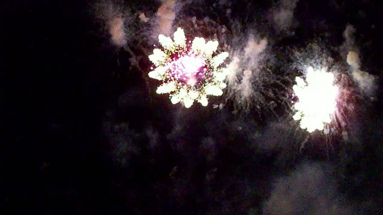 Atlas Festival Of Fireworks 2014 ROCK N the STARS Thunderstruck - YouTube