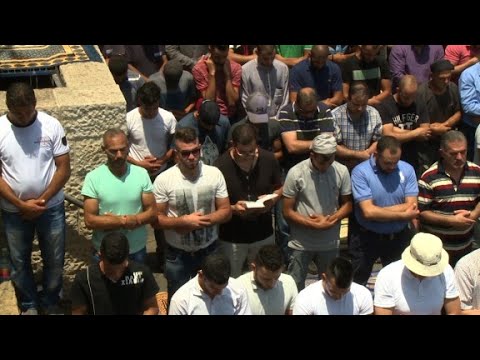 Christian prays alongside Muslims in Jerusalem