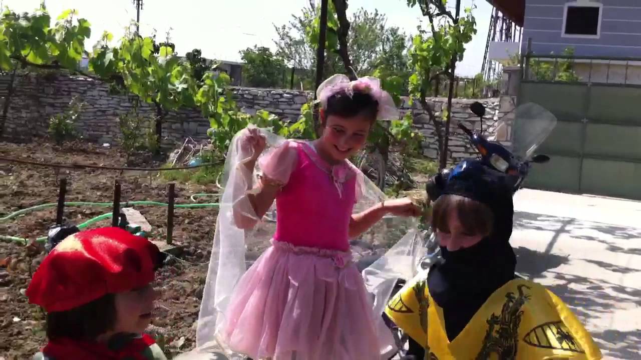 Femijet veshur me maska per alluin! - YouTube