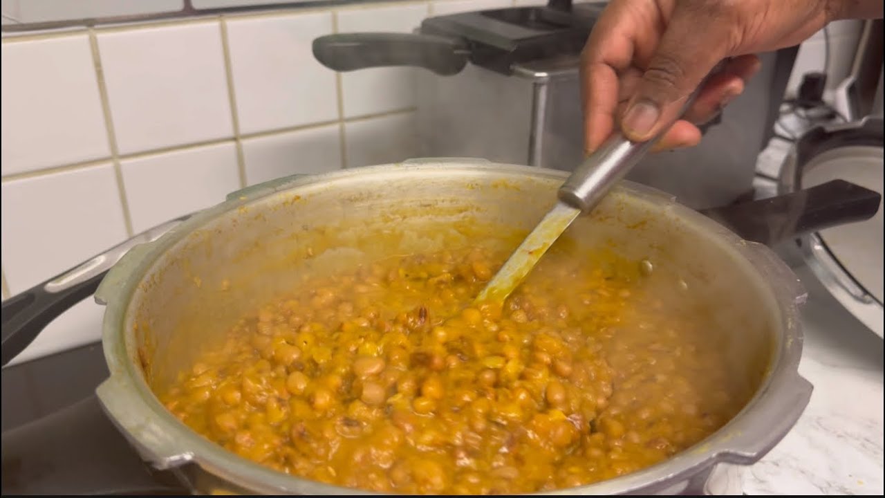 How to cook Nigerian porridge beans - YouTube