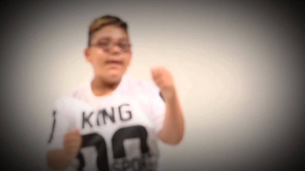 Lucio Vario il piccolo Lucio " Sotto la doccia " video ufficiale - YouTube