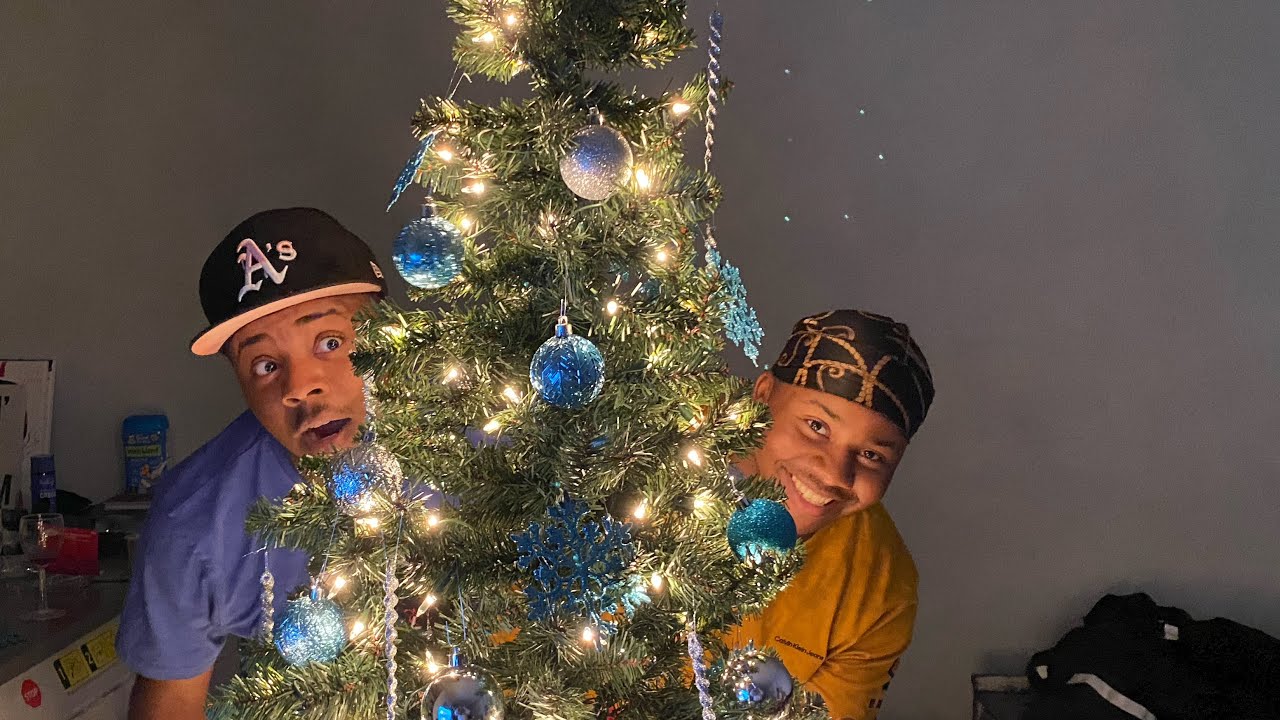 Putting up Our first Christmas tree 🎄. Ft baby Gia ️. *Funny* - YouTube