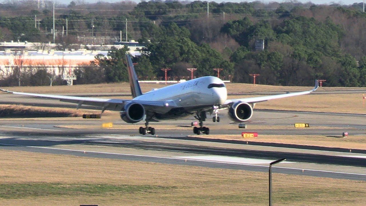 DO THEY NEED MORE PRACTICE? Delta A350-900 Arrives Runway 26R at ...