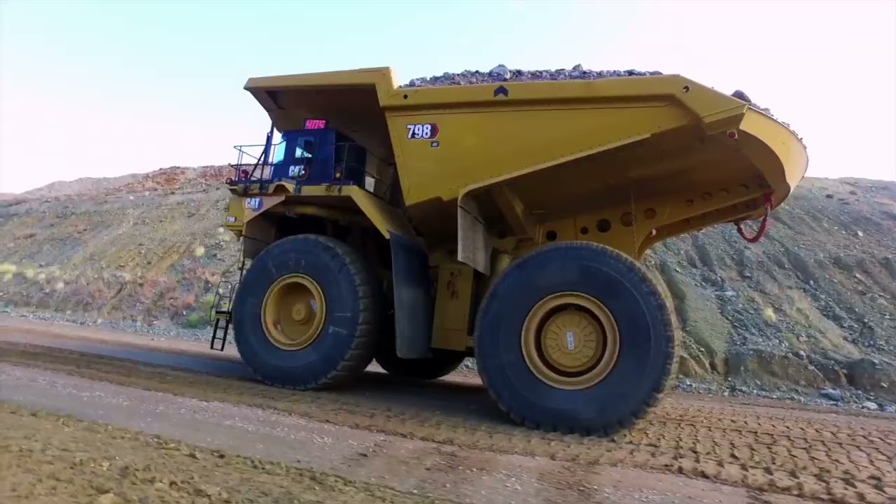 El Cat® 798 AC: acarrear más tiene sus ventajas - YouTube