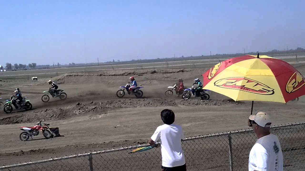 Tommy racing at dt1 - YouTube