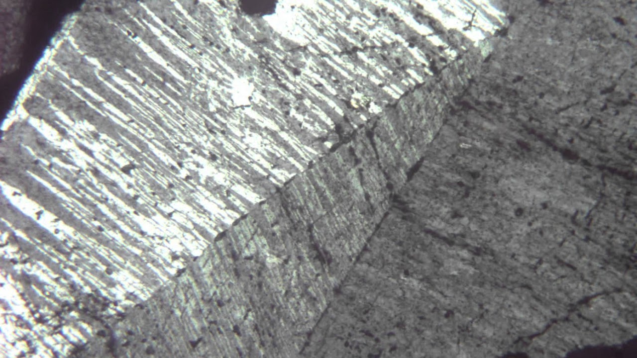 Perthites dans feldspath alcalin au microscope polarisant (LPA) - YouTube