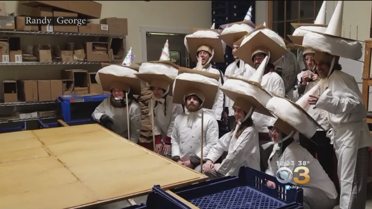 Vermont Bakery Makes World's Largest Smore - YouTube