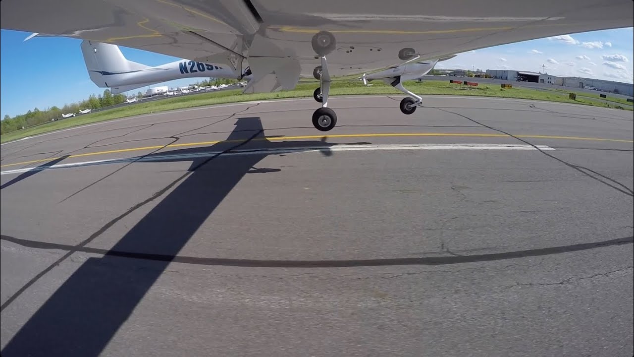 Diamond DA-40 | High Crosswind Landing Practice | KLDJ - YouTube